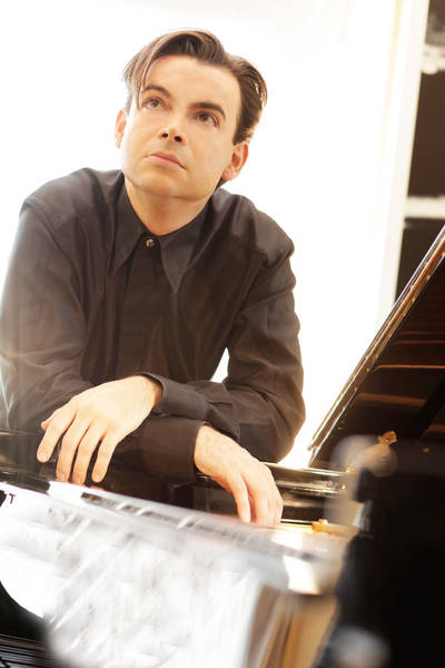 Carl St.Clair leads Pacific Symphony in persuasive Mahler 5th, quiet ...